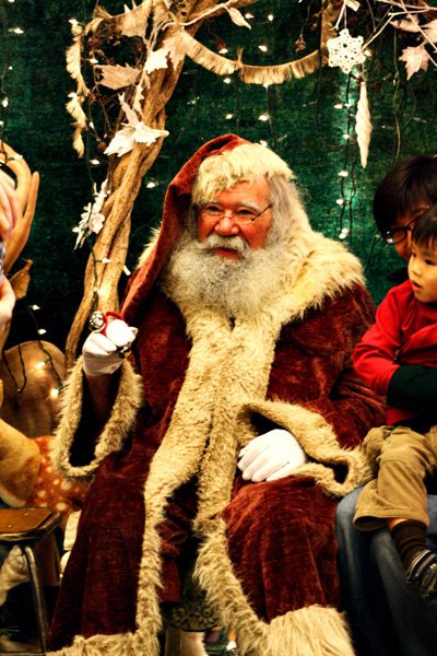 Best Of The Holidays: Meeting Santa In The City – New York Family
