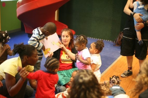 Chirlane McCray Celebrates CMOM’s Shelter Program – New York Family