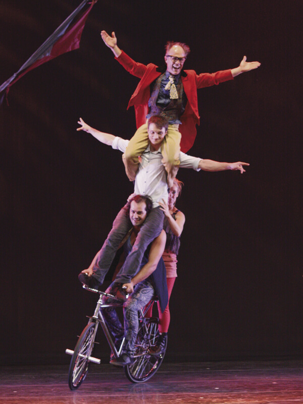 Feats of wonder: ‘Les Parfaits Inconnus’ circus delights at the Peter ...