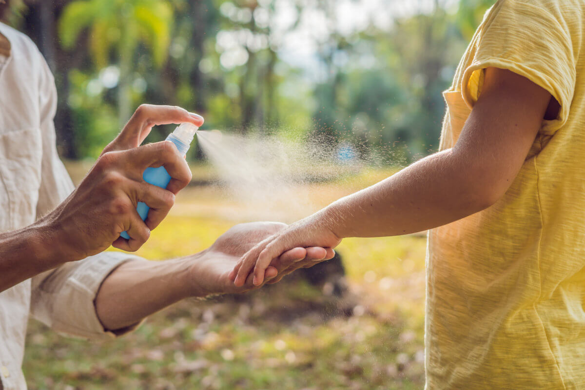 Best DEET-Free Natural Bug Sprays for Kids for the summer