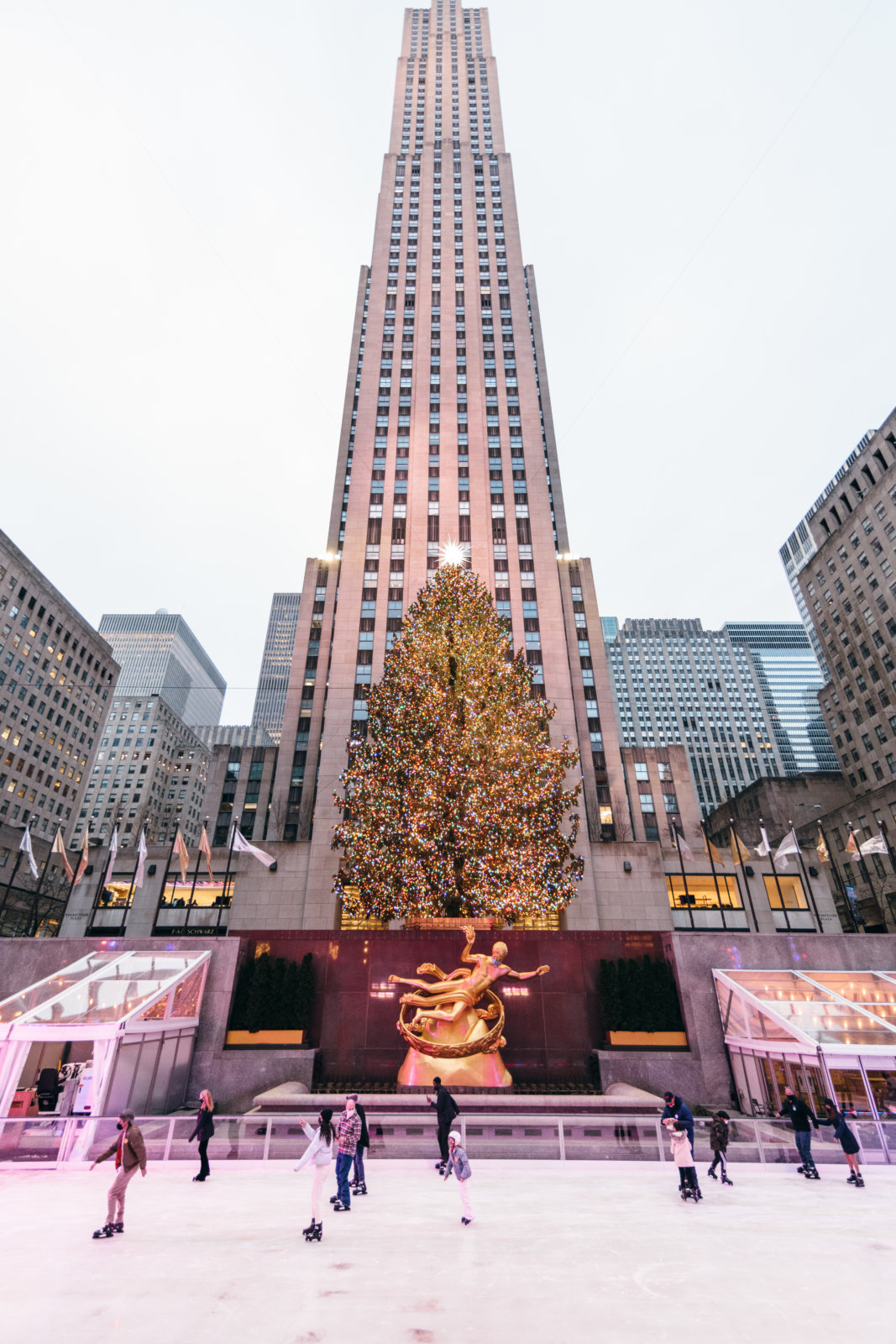 The Rink at Rockefeller Center Opens for The Season! – New York Family