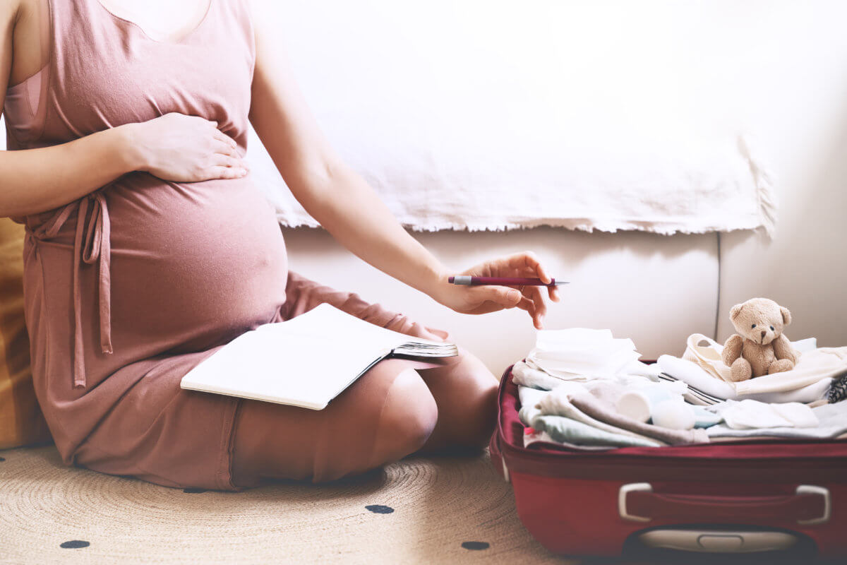 11 Birthing Bag Essentials for Moms and Babies