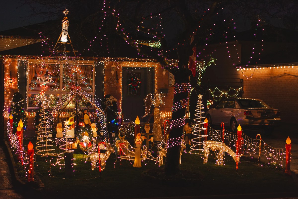 10 Spectacular Holiday Light Drive Thru Displays in the New York Area ...